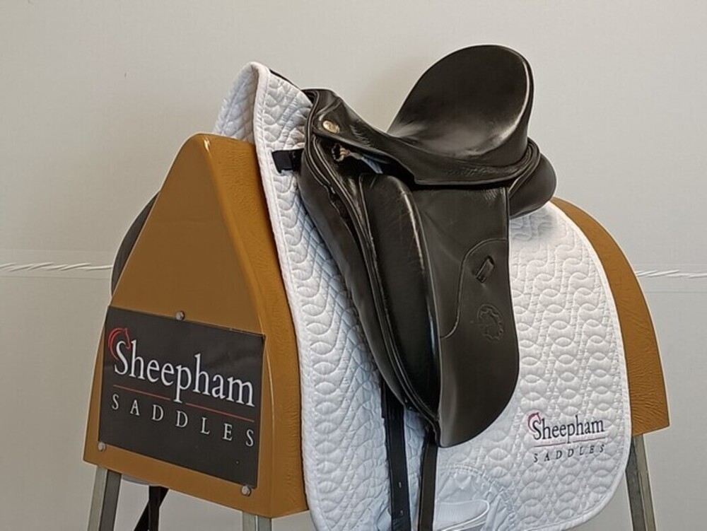 Choosing the Best Lightweight Saddle for Your Horse