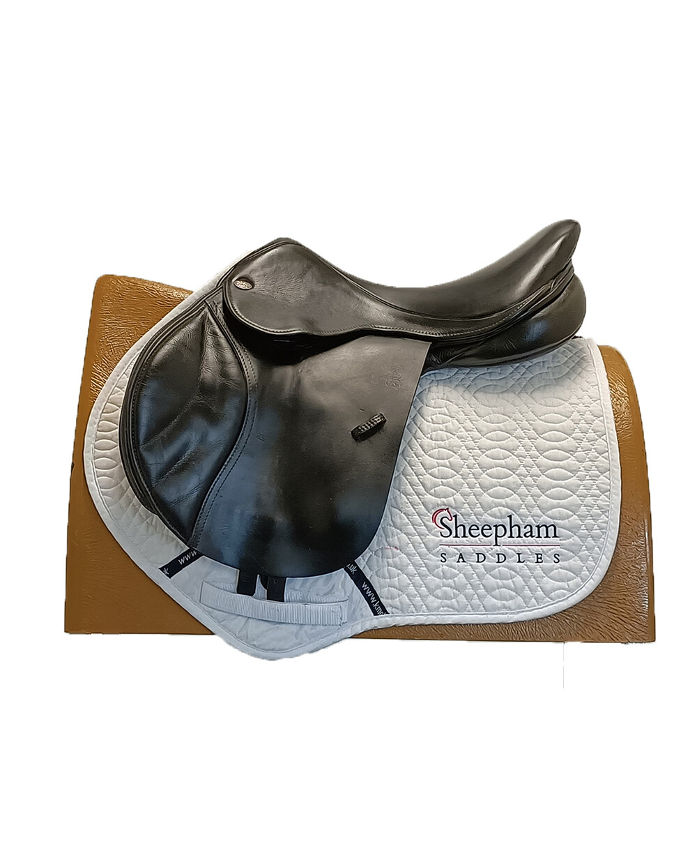 Fairfax Jump Saddle 17.5" Adjustable Black | Shop our Range of Saddles ...