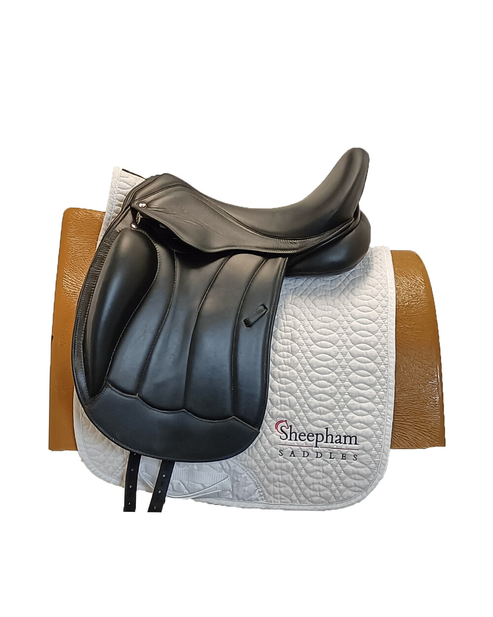 SOS Monoflap Dressage 17.5" MW Black | Shop our Range of Saddles and ...